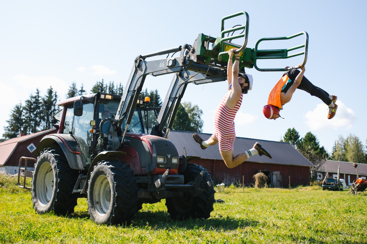 PELTO-nykytanssiteos | Kangasniemi